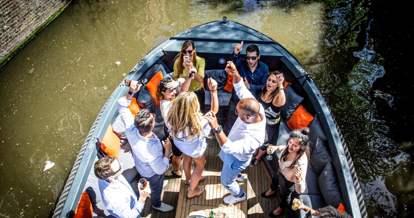 Flying Dutch Boats | Amsterdam Canal Tours & Private Cruise